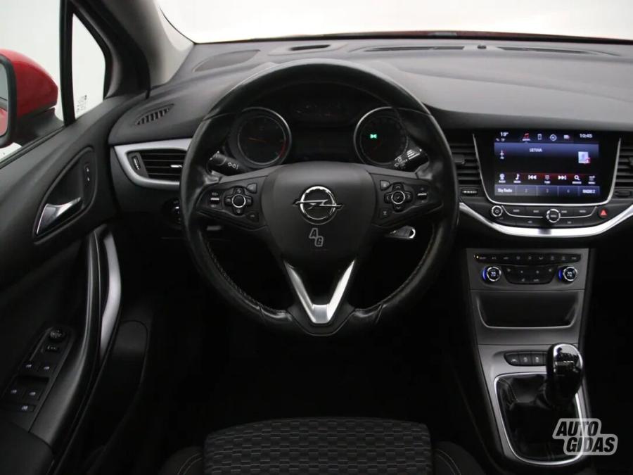 Red Opel Astra 2016 in Vilnius, with an engine capacity of 1.60 L and mileage of 293 thousand km for 5099 €, photo 18 on AUTOMOTO.COM.LV