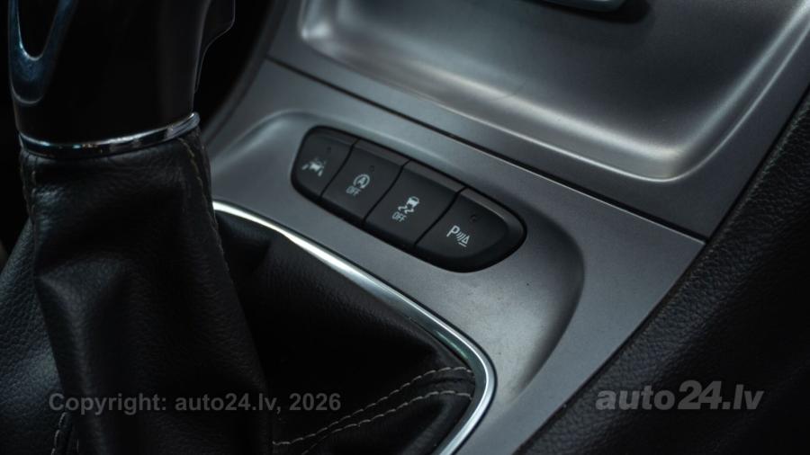 Red Opel Astra 2016 in Tallinn, with an engine capacity of 1.60 L and mileage of 234 thousand km for 6790 €, photo 20 on AUTOMOTO.COM.LV