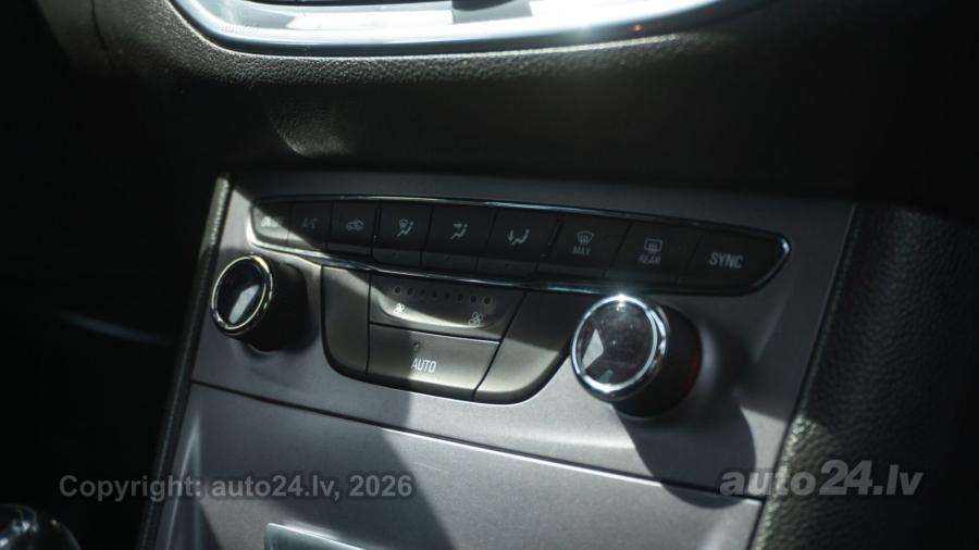 Red Opel Astra 2016 in Tallinn, with an engine capacity of 1.60 L and mileage of 234 thousand km for 6790 €, photo 21 on AUTOMOTO.COM.LV