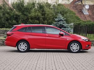 Red Opel Astra 2017 in Vilnius, with an engine capacity of 1.60 L and mileage of 221 thousand km for 5999 €, photo 5 on AUTOMOTO.COM.LV