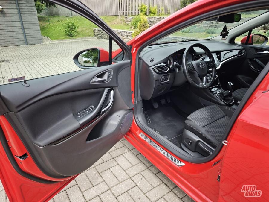 Red Opel Astra 2017 in Vilnius, with an engine capacity of 1.60 L and mileage of 221 thousand km for 5999 €, photo 13 on AUTOMOTO.COM.LV