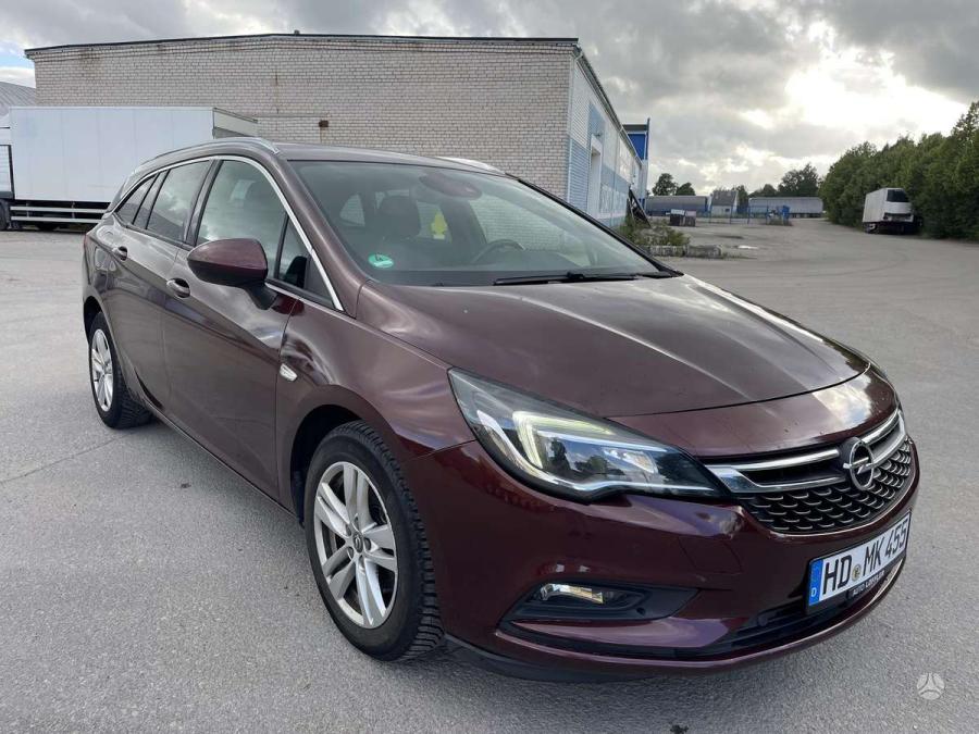 Red Opel Astra 2018 in Telschi, with an engine capacity of 1.60 L and mileage of 198 thousand km for 6499 €, photo 4 on AUTOMOTO.COM.LV