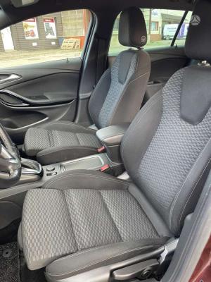 Red Opel Astra 2018 in Telschi, with an engine capacity of 1.60 L and mileage of 198 thousand km for 6499 €, photo 14 on AUTOMOTO.COM.LV