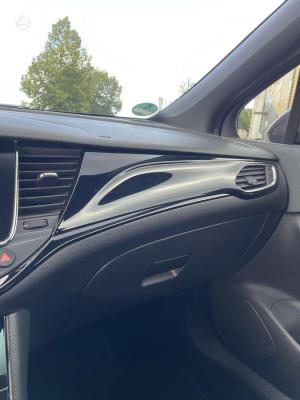 Red Opel Astra 2018 in Telschi, with an engine capacity of 1.60 L and mileage of 198 thousand km for 6499 €, photo 19 on AUTOMOTO.COM.LV