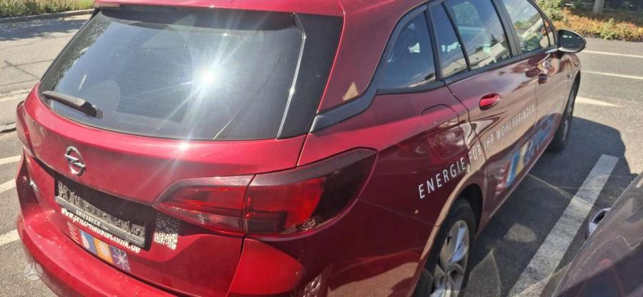 Red Opel Astra 2021 in Rokiskis, with an engine capacity of 1.20 L and mileage of 87 thousand km for 5950 €, photo 5 on AUTOMOTO.COM.LV