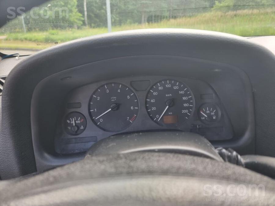 Opel Astra 1998 in Dobele, with an engine capacity of 1.60 L and mileage of 239 thousand km for 900 €, photo 5 on AUTOMOTO.COM.LV