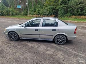 Opel Astra 1999 in Visaginas, with an engine capacity of 1.60 L and mileage of 249 thousand km for 400 €, photo 9 on AUTOMOTO.COM.LV