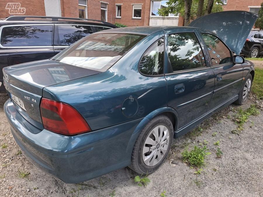 Opel Astra 2001 in Vilnius, with an engine capacity of 2.20 L and mileage of 198 thousand km for 500 €, photo 3 on AUTOMOTO.COM.LV