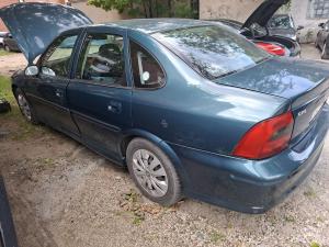 Opel Astra 2001 in Vilnius, with an engine capacity of 2.20 L and mileage of 198 thousand km for 500 €, photo 4 on AUTOMOTO.COM.LV