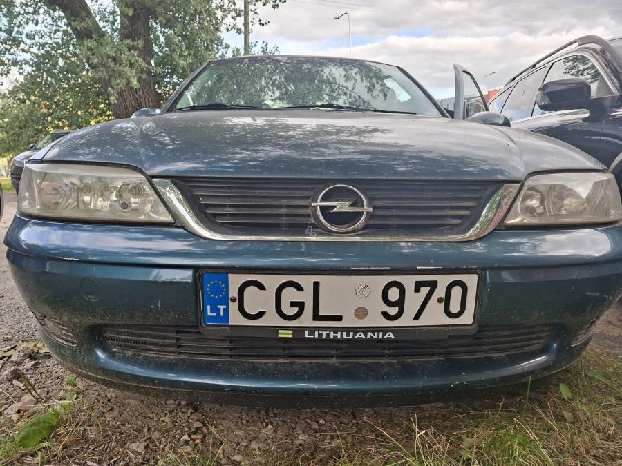 Opel Astra 2001 in Vilnius, with an engine capacity of 2.20 L and mileage of 198 thousand km for 500 €, photo 5 on AUTOMOTO.COM.LV