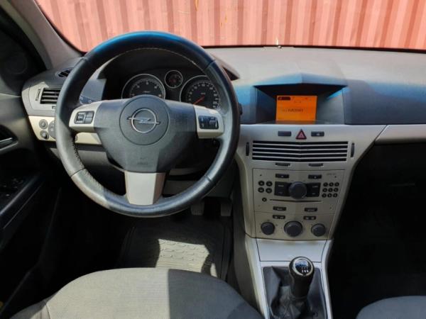 Opel Astra 2007 Rīga, ar dzinēja tilpumu 1.90 L un nobraukumu 258 tūkst. km par 2250 €, foto 8 vietnē AUTOMOTO.COM.LV