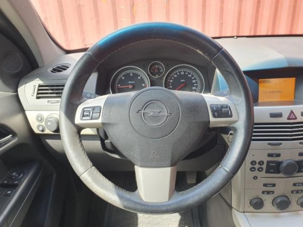 Opel Astra 2007 Rīga, ar dzinēja tilpumu 1.90 L un nobraukumu 258 tūkst. km par 2250 €, foto 9 vietnē AUTOMOTO.COM.LV