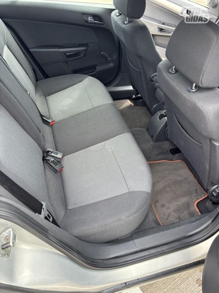 Opel Astra 2007 Viļņa, ar dzinēja tilpumu 1.30 L un nobraukumu 276 tūkst. km par 1350 €, foto 9 vietnē AUTOMOTO.COM.LV