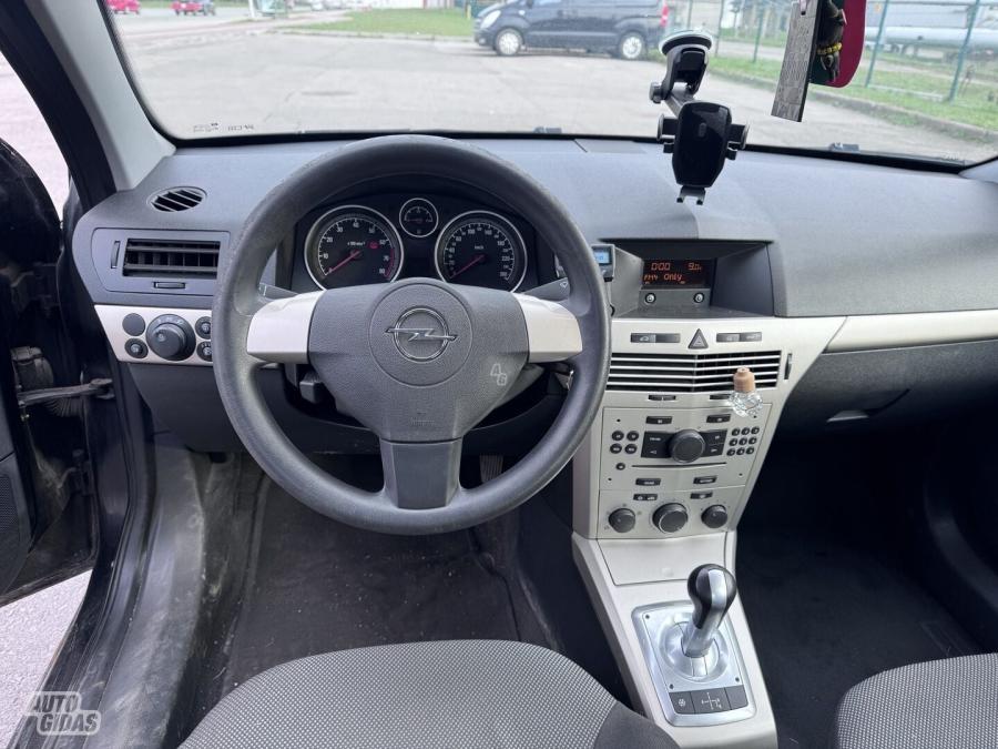 Opel Astra 2008 in Klaipeda, with an engine capacity of 1.60 L and mileage of 230 thousand km for 1750 €, photo 8 on AUTOMOTO.COM.LV