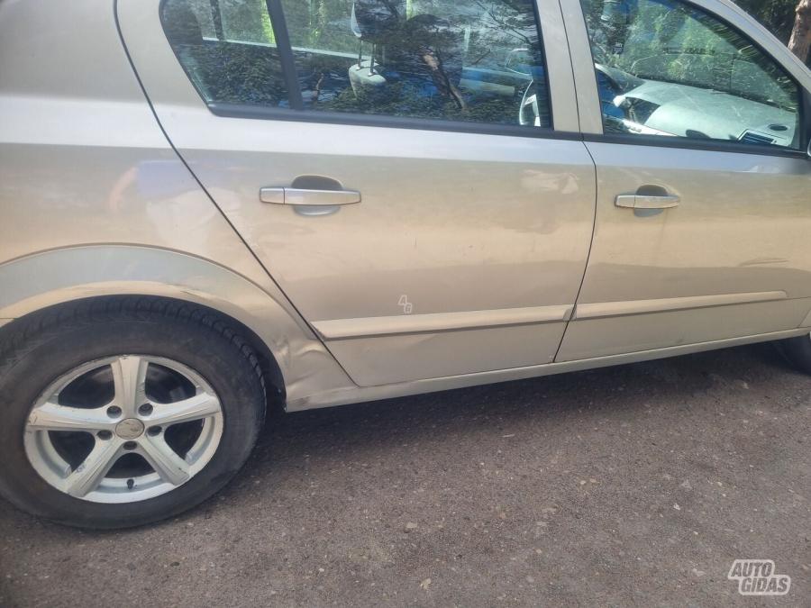 Opel Astra 2008 Kauņa, ar dzinēja tilpumu 1.60 L un nobraukumu 205 tūkst. km par 1250 €, foto 4 vietnē AUTOMOTO.COM.LV