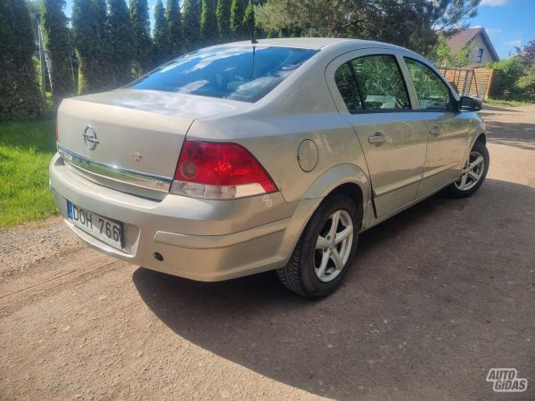 Opel Astra 2008 in Kaunas, with an engine capacity of 1.60 L and mileage of 205 thousand km for 1250 €, photo 4 on AUTOMOTO.COM.LV