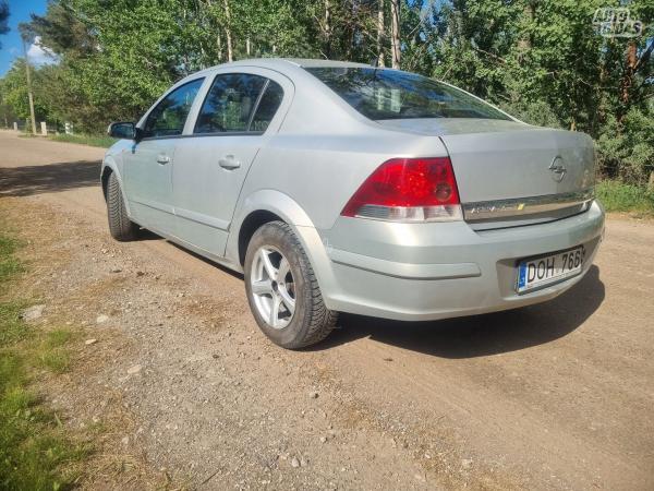 Opel Astra 2008 in Kaunas, with an engine capacity of 1.60 L and mileage of 205 thousand km for 1250 €, photo 5 on AUTOMOTO.COM.LV