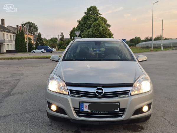 Opel Astra 2008 in Siauliai, with an engine capacity of 1.60 L and mileage of 186 thousand km for 2450 €, photo 3 on AUTOMOTO.COM.LV
