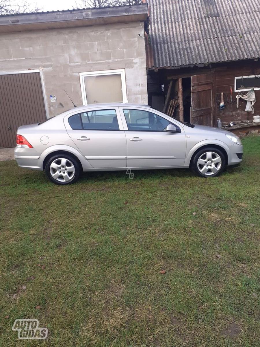 Opel Astra 2009 in Druskininkai, with an engine capacity of 1.60 L and mileage of 187 thousand km for 1850 €, photo 2 on AUTOMOTO.COM.LV