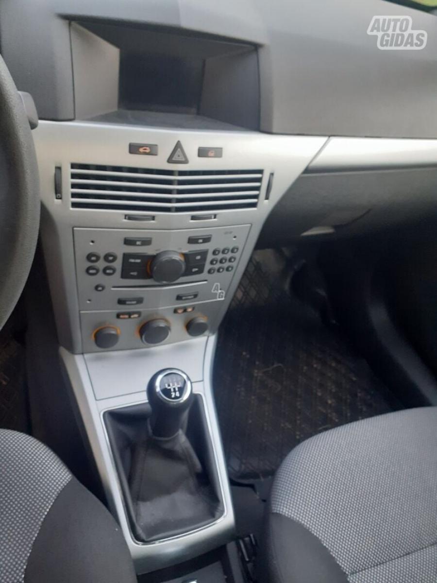 Opel Astra 2009 in Druskininkai, with an engine capacity of 1.60 L and mileage of 187 thousand km for 1850 €, photo 14 on AUTOMOTO.COM.LV