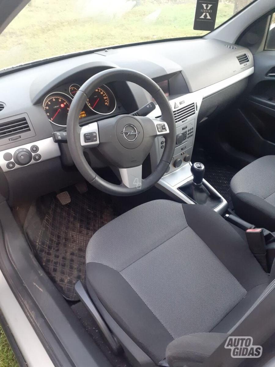 Opel Astra 2009 in Druskininkai, with an engine capacity of 1.60 L and mileage of 187 thousand km for 1850 €, photo 17 on AUTOMOTO.COM.LV