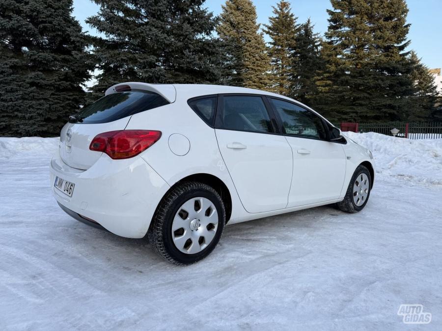 Opel Astra 2010 in Ariogala, with an engine capacity of 1.40 L and mileage of 240 thousand km for 2150 €, photo 3 on AUTOMOTO.COM.LV