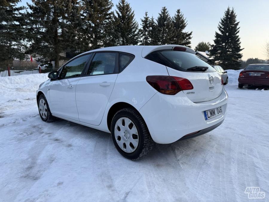 Opel Astra 2010 in Ariogala, with an engine capacity of 1.40 L and mileage of 240 thousand km for 2150 €, photo 4 on AUTOMOTO.COM.LV