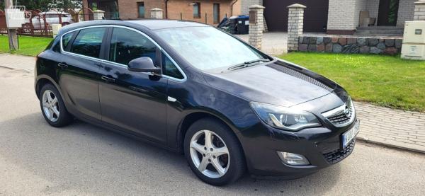 Opel Astra 2010 in Klaipeda, with an engine capacity of 1.70 L and mileage of 301 thousand km for 2450 €, photo 2 on AUTOMOTO.COM.LV