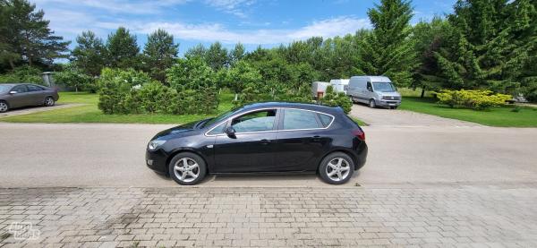 Opel Astra 2010 in Klaipeda, with an engine capacity of 1.70 L and mileage of 301 thousand km for 2450 €, photo 8 on AUTOMOTO.COM.LV