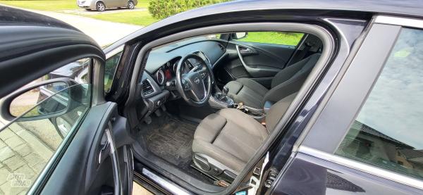 Opel Astra 2010 in Klaipeda, with an engine capacity of 1.70 L and mileage of 301 thousand km for 1950 €, photo 3 on AUTOMOTO.COM.LV