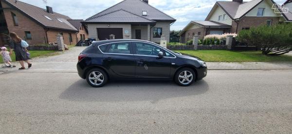 Opel Astra 2010 in Klaipeda, with an engine capacity of 1.70 L and mileage of 301 thousand km for 1950 €, photo 5 on AUTOMOTO.COM.LV