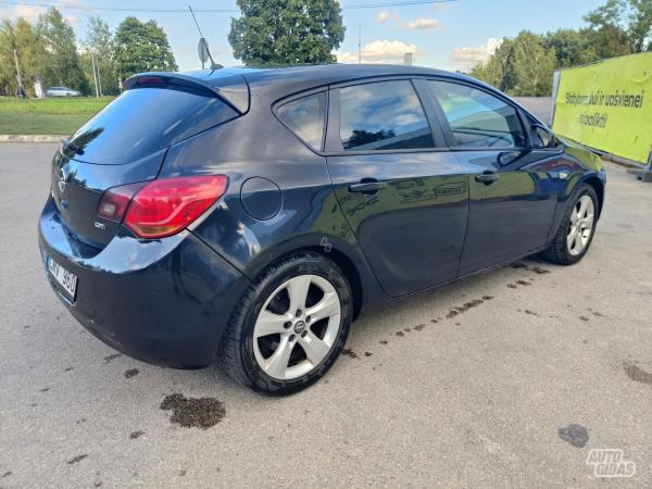 Opel Astra 2010 Šauļi, ar dzinēja tilpumu 1.70 L un nobraukumu 300 tūkst. km par 1500 €, foto 5 vietnē AUTOMOTO.COM.LV