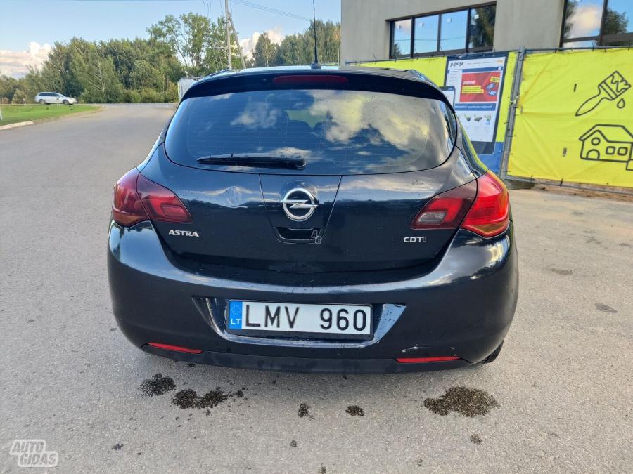 Opel Astra 2010 Šauļi, ar dzinēja tilpumu 1.70 L un nobraukumu 300 tūkst. km par 1500 €, foto 7 vietnē AUTOMOTO.COM.LV