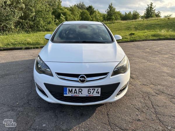 Opel Astra 2014 in Kaunas, with an engine capacity of 1.60 L and mileage of 215 thousand km for 3980 €, photo 2 on AUTOMOTO.COM.LV