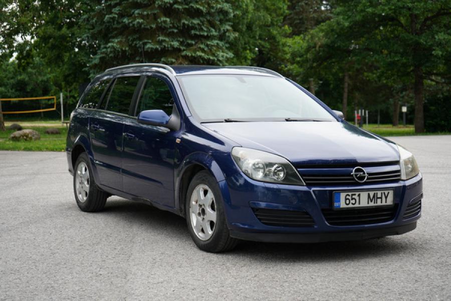 Opel Astra 2004 in Tallinn, with an engine capacity of 1.70 L and mileage of 229 thousand km for 999 €, photo 3 on AUTOMOTO.COM.LV