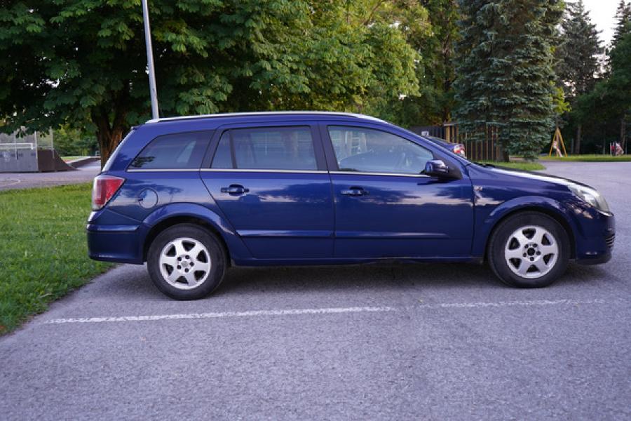 Opel Astra 2004 in Tallinn, with an engine capacity of 1.70 L and mileage of 229 thousand km for 999 €, photo 5 on AUTOMOTO.COM.LV