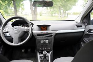 Opel Astra 2004 in Tallinn, with an engine capacity of 1.70 L and mileage of 229 thousand km for 999 €, photo 14 on AUTOMOTO.COM.LV