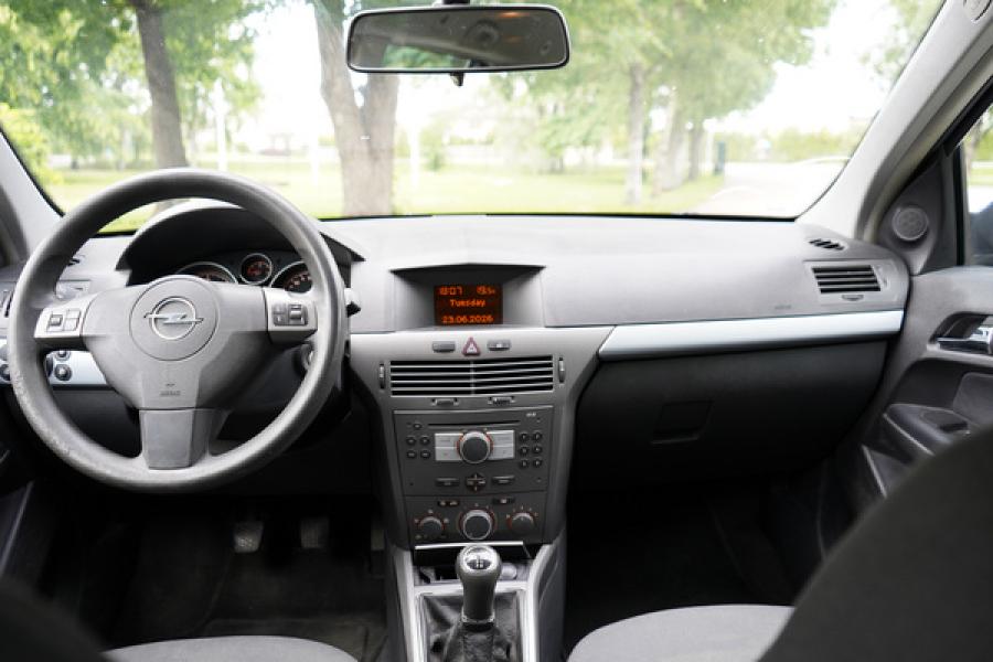 Opel Astra 2004 in Tallinn, with an engine capacity of 1.70 L and mileage of 229 thousand km for 999 €, photo 14 on AUTOMOTO.COM.LV