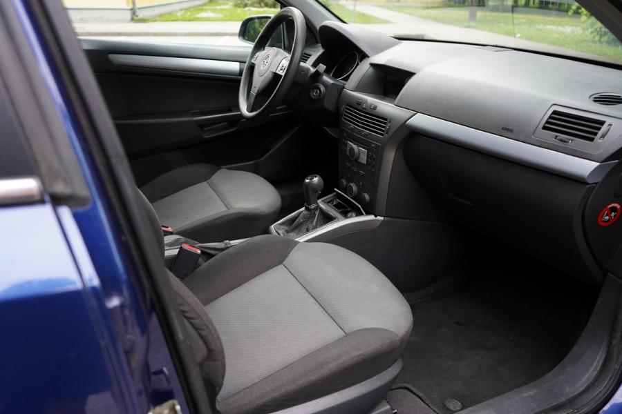 Opel Astra 2004 in Tallinn, with an engine capacity of 1.70 L and mileage of 229 thousand km for 999 €, photo 25 on AUTOMOTO.COM.LV