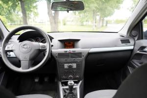 Opel Astra 2004 in Tallinn, with an engine capacity of 1.70 L and mileage of 229 thousand km for 999 €, photo 28 on AUTOMOTO.COM.LV
