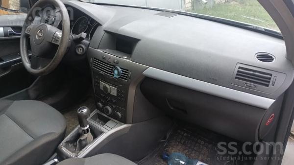 Opel Astra 2005 Rīga, ar dzinēja tilpumu 1.70 L un nobraukumu 410 tūkst. km par 900 €, foto 4 vietnē AUTOMOTO.COM.LV