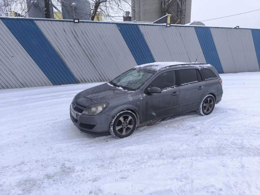 Opel Astra 2005 in Kaunas, with an engine capacity of 1.80 L and mileage of 380 thousand km for 1090 €, photo 1 on AUTOMOTO.COM.LV