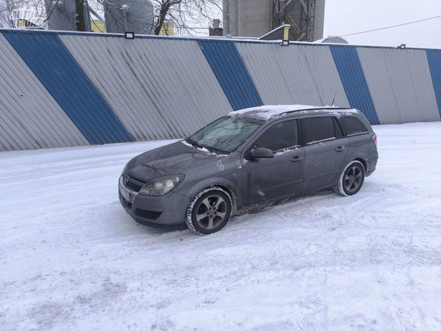 Opel Astra 2005 in Kaunas, with an engine capacity of 1.80 L and mileage of 300 thousand km for 999 €, photo 4 on AUTOMOTO.COM.LV
