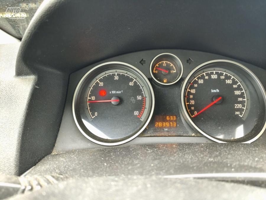Opel Astra 2005 in Ignalina, with an engine capacity of 1.70 L and mileage of 333 thousand km for 430 €, photo 8 on AUTOMOTO.COM.LV