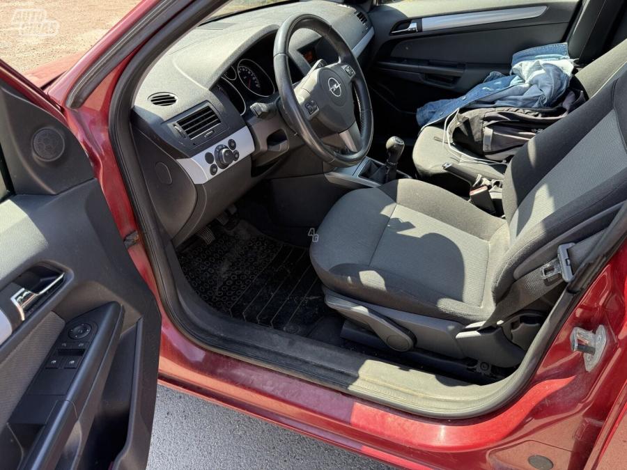 Opel Astra 2005 in Klaipeda, with an engine capacity of 1.40 L and mileage of 130 thousand km for 700 €, photo 13 on AUTOMOTO.COM.LV