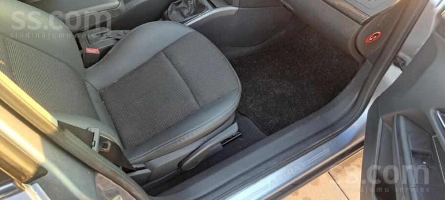 Opel Astra 2005 in Ogre, with an engine capacity of 1.90 L and mileage of 219 thousand km for 2000 €, photo 4 on AUTOMOTO.COM.LV