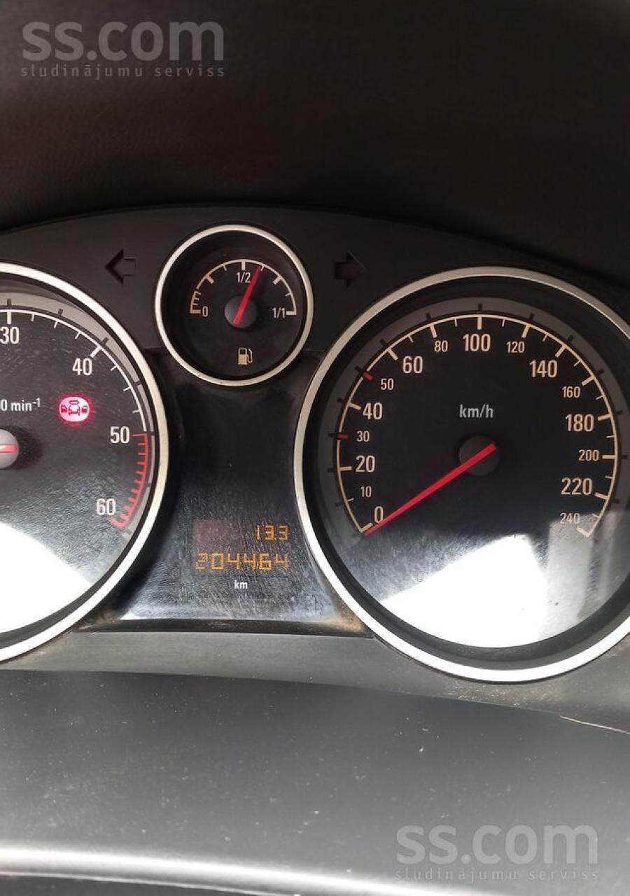 Opel Astra 2005 in Kraslava, with an engine capacity of 1.70 L and mileage of 204 thousand km for 1300 €, photo 4 on AUTOMOTO.COM.LV