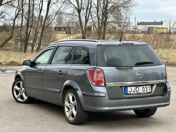 Opel Astra 2005 in Vilnius, with an engine capacity of 1.90 L and mileage of 300 thousand km for 350 €, photo 4 on AUTOMOTO.COM.LV