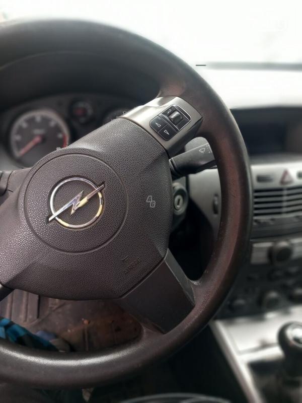 Opel Astra 2005 in Ukmerge, with an engine capacity of 1.70 L and mileage of 300 thousand km for 350 €, photo 8 on AUTOMOTO.COM.LV
