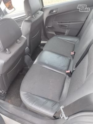 Opel Astra 2005 in Mazeikiai, with an engine capacity of 1.90 L and mileage of 0 thousand km for 650 €, photo 6 on AUTOMOTO.COM.LV